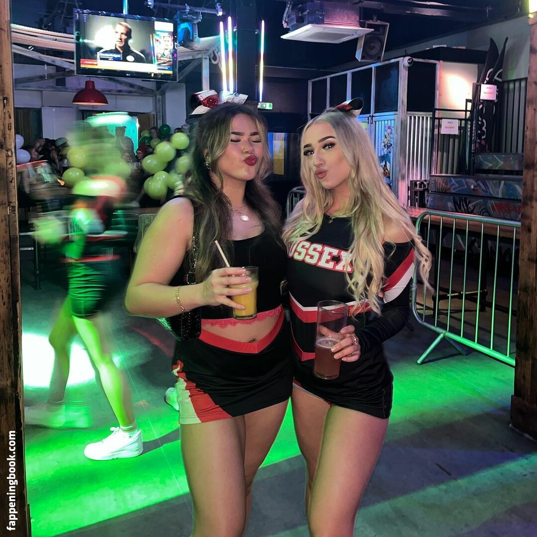 Grace Baker / gracetbaker Nude, OnlyFans Leaks, Fappening - FappeningBook