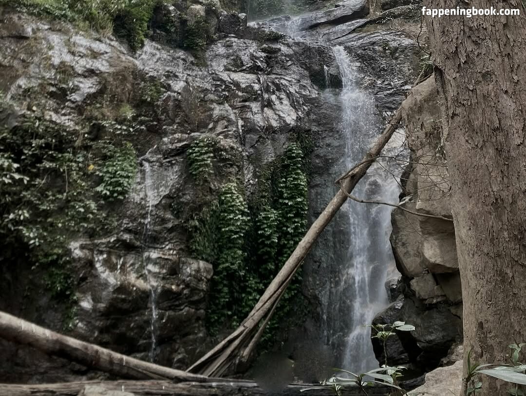 lin._.nnnnnnnnn Nude, OnlyFans Leaks, Fappening - FappeningBook