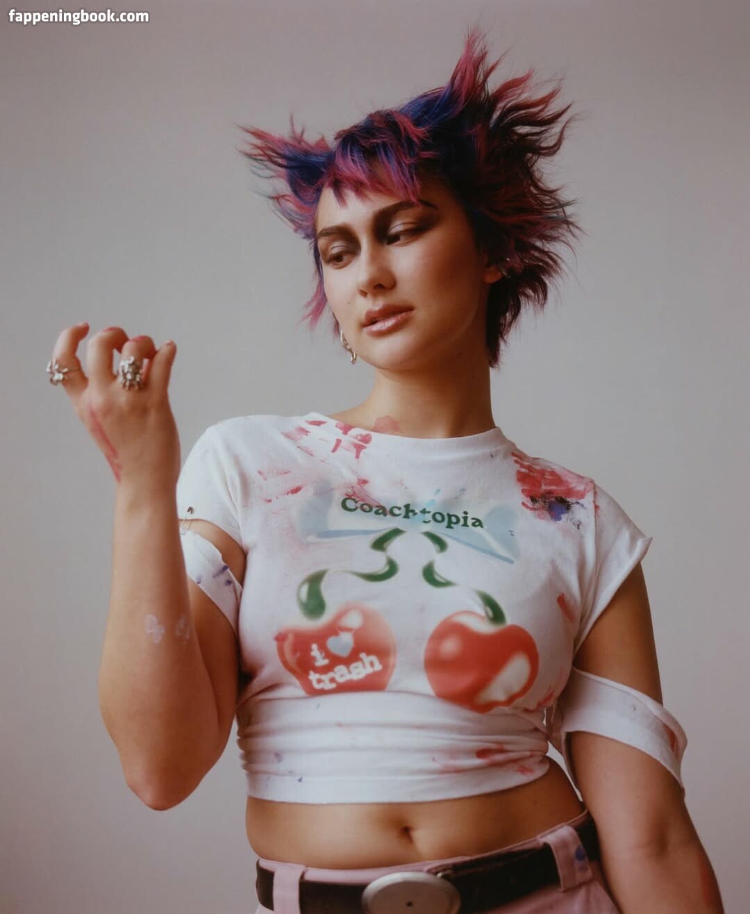 Lola Tung / lola.tung Nude, OnlyFans Leaks, Fappening - FappeningBook