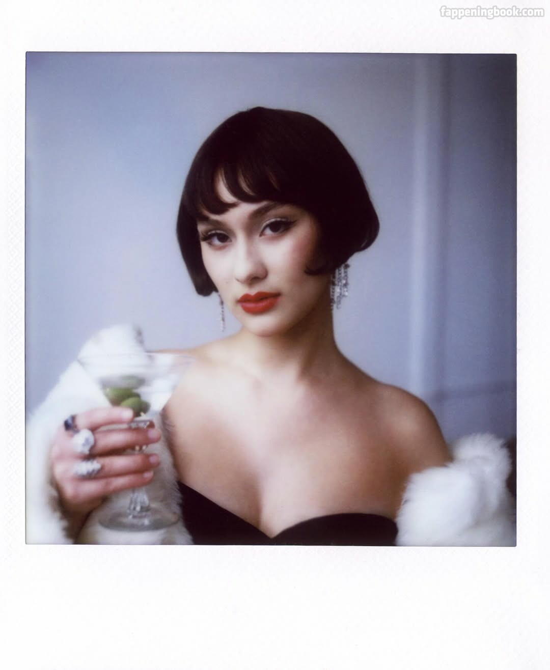 Lola Tung / lola.tung Nude, OnlyFans Leaks, Fappening - FappeningBook