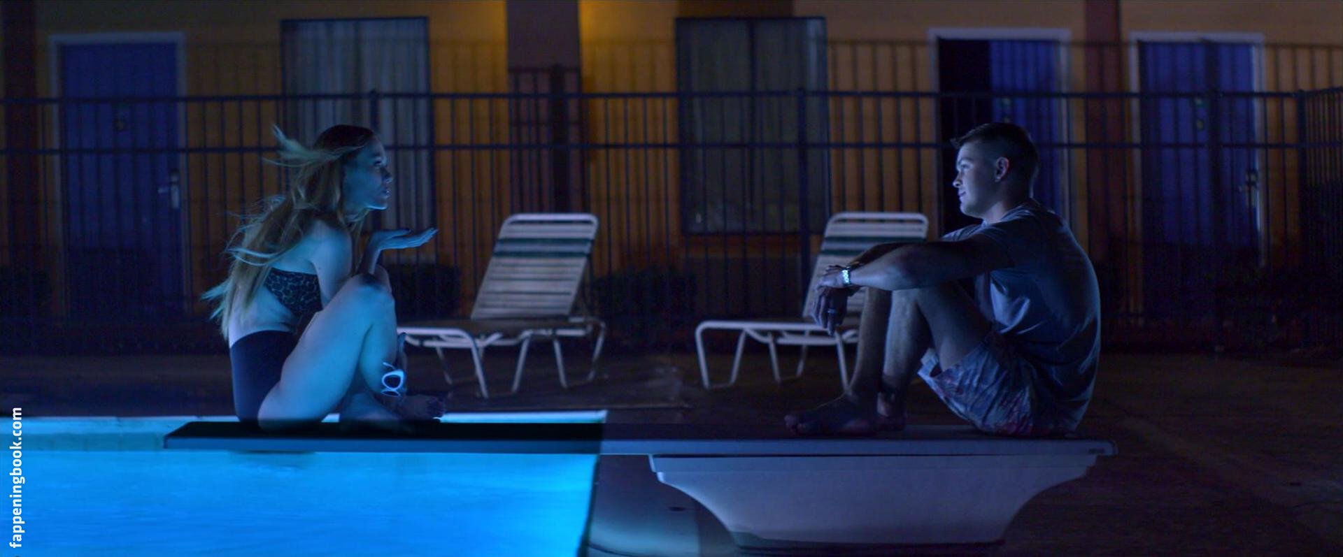 Louisa Krause / lounkrause Nude, OnlyFans Leaks, Fappening - FappeningBook